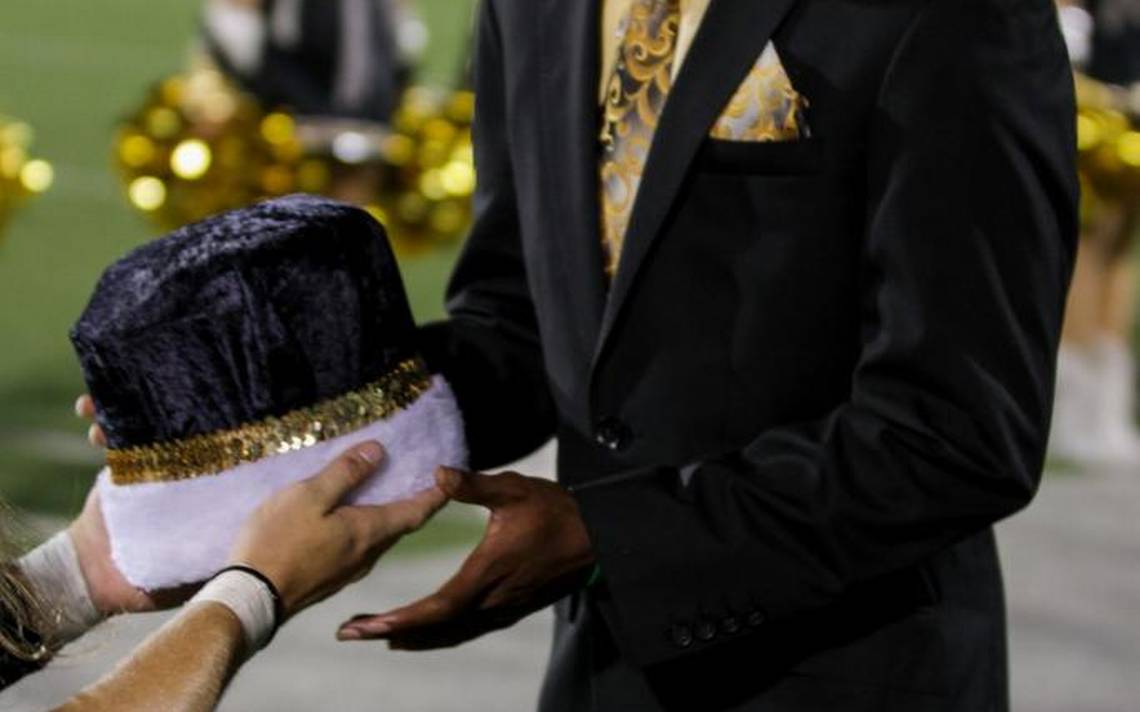 Homecoming King Gives Up his Title To Someone Else For A Truly ...